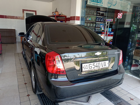 Lasetti 1.8 sotiladi