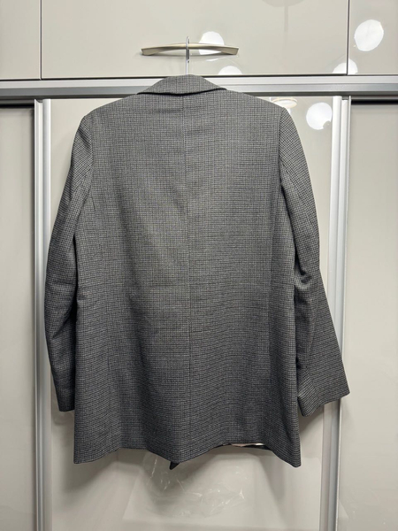 Блейзер женский от бренда H&M.