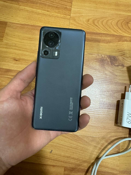Telefon ideal birqol tutilgan karobka bor hichqati alishmagan