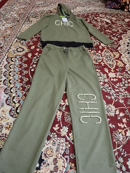 Платья и спортивные худи