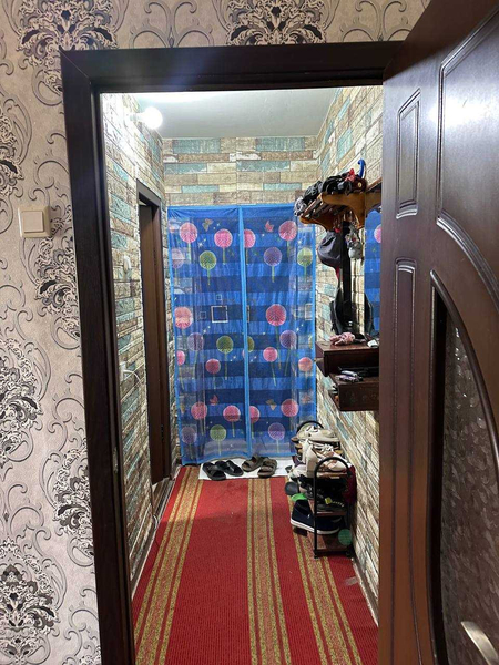 3 xonali kvartira sotiladi.