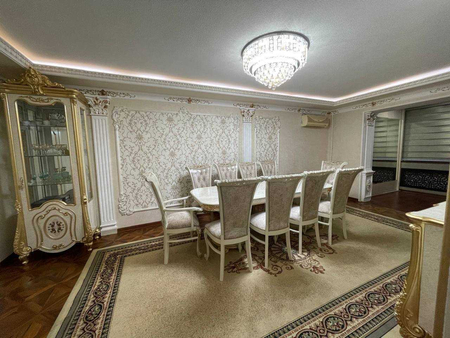 V4637 3/4/4 Шота Руставели Ор.р: Братские могилы 70м2 евро ремонт