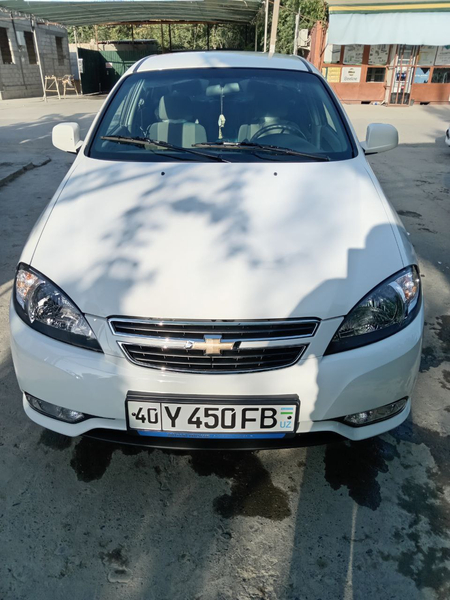 Yangi Jentra salondan uyga