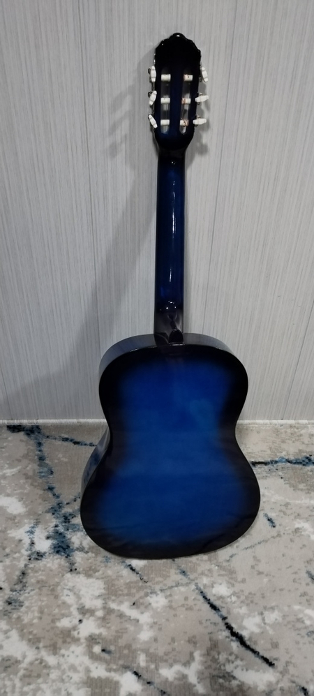 Yangi Gitara Andrea's cheholi bilan