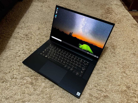 Razer 15  fullHD 144hz core i7-10750H 16/512GB nvme RTX 2060 6GB