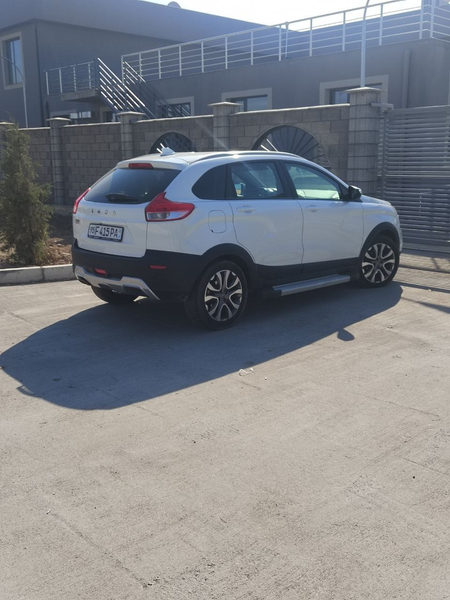 Lada Xray cros Nissan motor varyatır karobku