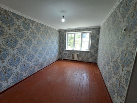 Продаётся однокомнатная квартира. 
Район: Шахмотный 
Этаж:3
Цена:15900