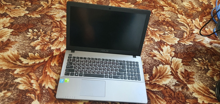 Noutbuk Asus sotiladi.