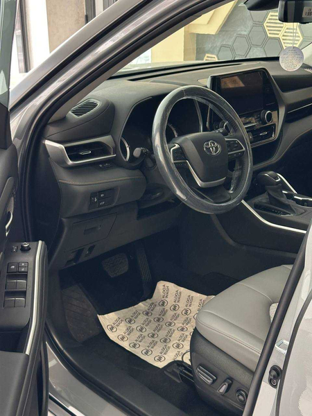 Highlander Hybrid Nardo grey 2.5