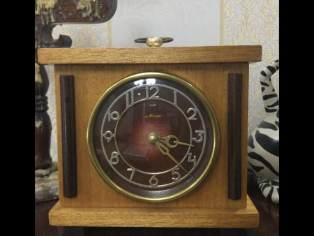 Продам настольные часы «Маяк»