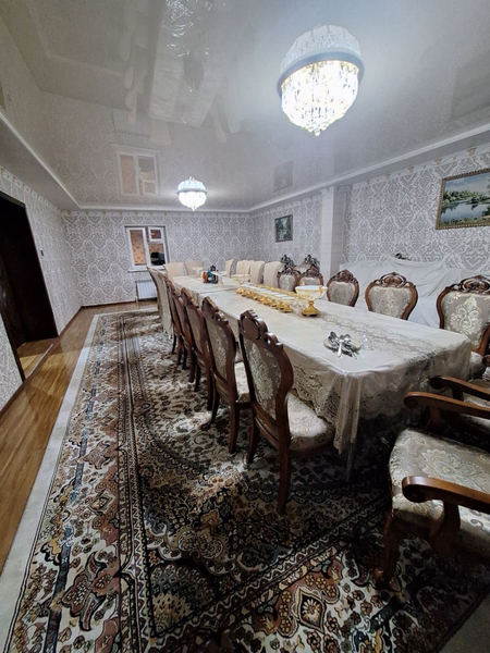 Участка Феруза массив 8 та хона 3этажли,падволи хам бор