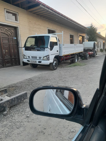 ISUZU sotiladi 2010 yil