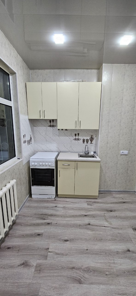 2/1/4 Ялангач Базарчик. 47м². Не торцевая. Балкон 1,5×3.