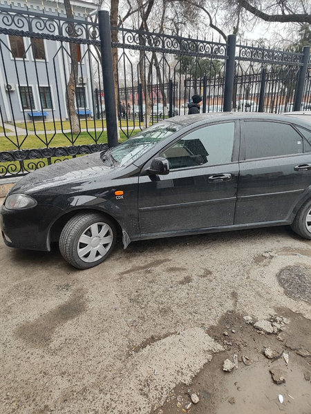 Ласетти жентра сотилади