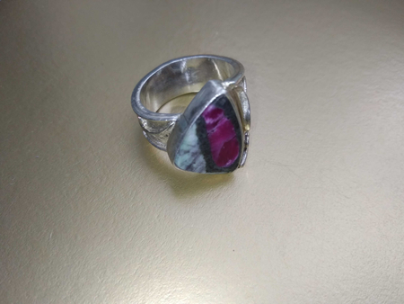 Серебряное оригинальное кольцо с натуральным камнем РУБИН