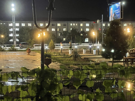 Терраса 300 квадратдан иборат ижарага берилади