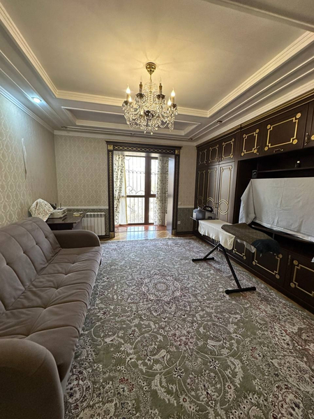 Срочно продаётся банковская квартира 3/4/4 Боз базар БИЙ Максим горьки