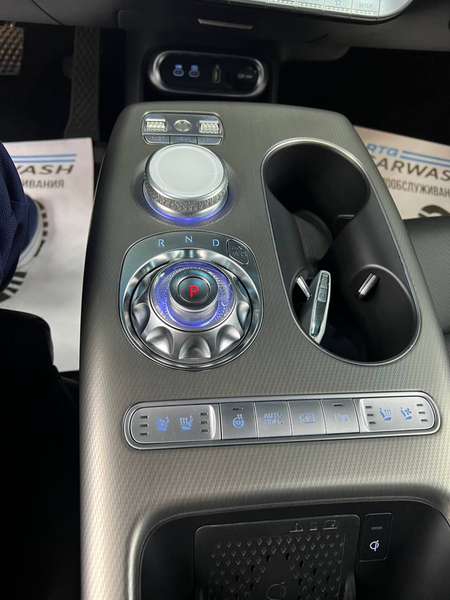 Продается Genesis GV60