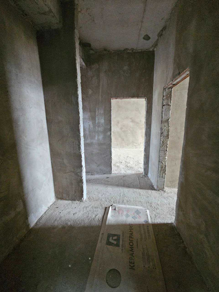 3 xonali 110m² 3-qavat sotiladi