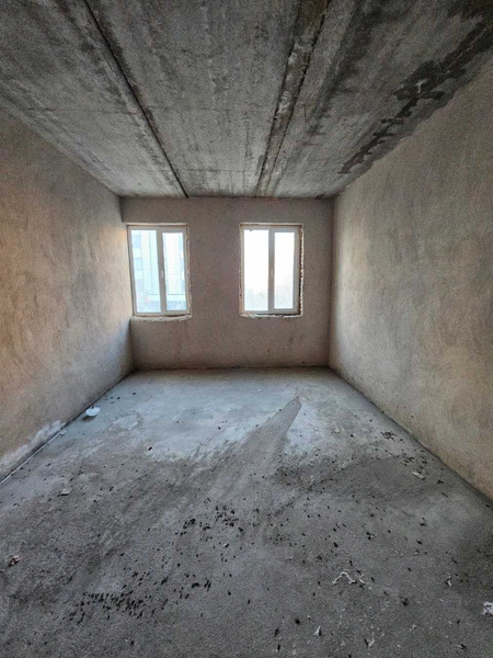 3 xonali 80m² 2-qavat sotiladi.