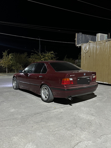 B.M.W  i318  E36