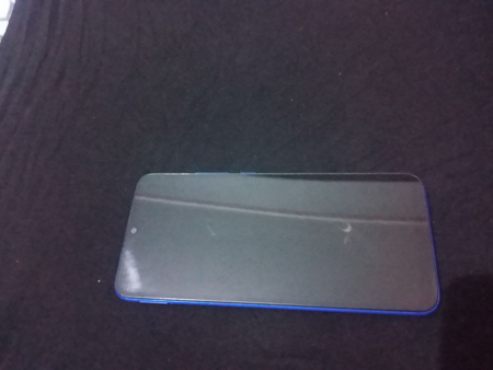Redmi 9a 32gb holati alo ekranda azgincha singan joyi bor