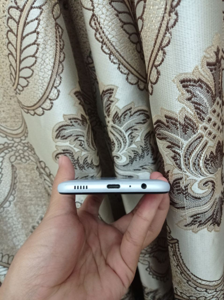 Samsung A 04 e sotiladi