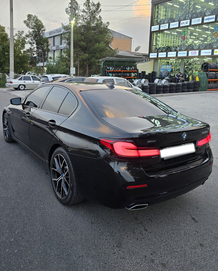 BMW G30 5-Series 530i X-Drive