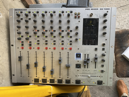 * Микшерный Dj пульт BEHRINGER DX 1000 PRO MIXER