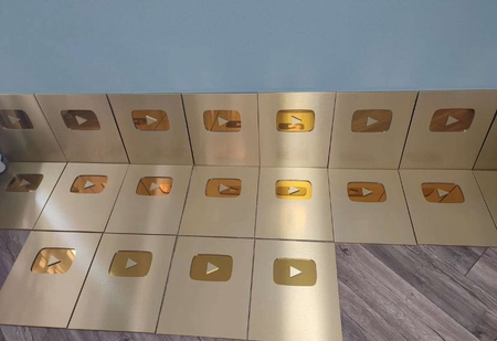 Кнопка YouTube золотая и серебряная