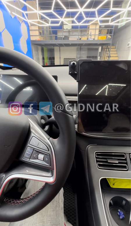 Родной держатель телефона на BYD