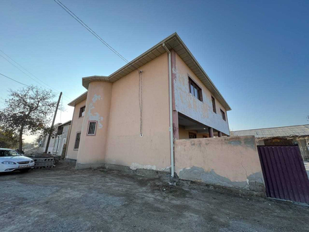 3 sotixli tayyor kotej barcha jihozlari bilan birga sotiladi.