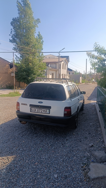 Ford sotiladi zor moshina 500 puli borga variant qlib beraman