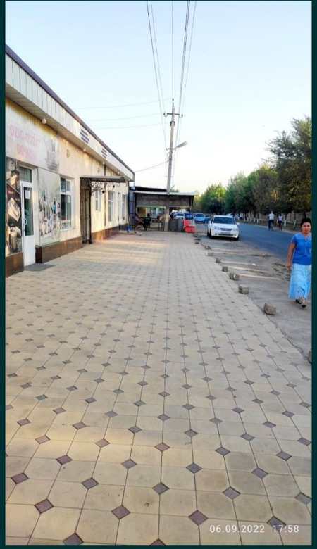 Гулистон шаҳар Янги роддом олдида Магазин ёки Аптека тайёр жой ИЖАРАГА
