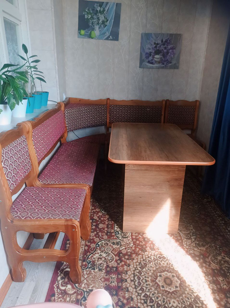 Продается срочно кухонный уголок со столом
