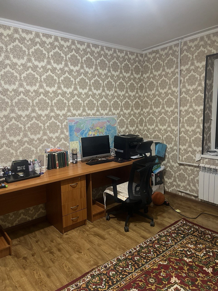 Kvartiraga 2 ta qiz kerak