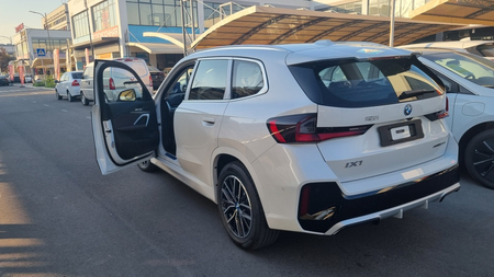 Bmw ix1, 2024 oq, qora