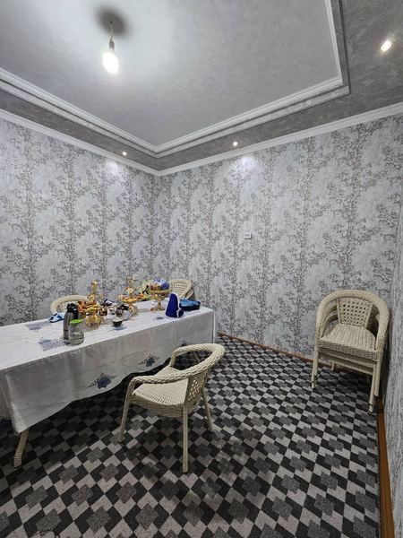 Ховли сотилади 4 хонали