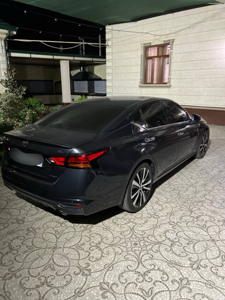 Продаю свою машину Nissan Altima.