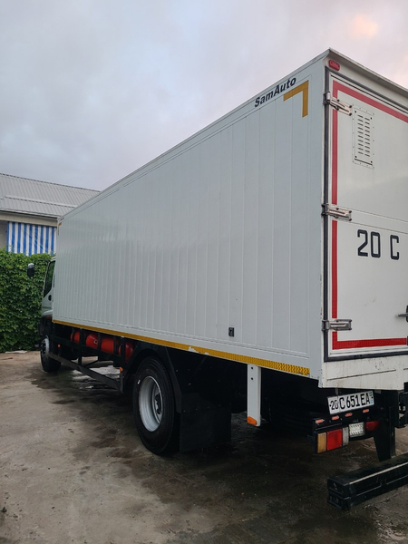 Isuzu yuk toshiladigan