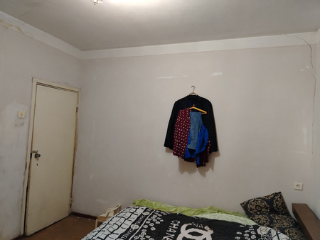 ПРОДАЕТСЯ Чирчик ш. Центральный бозор кирпичный дом 3-этаж 3х