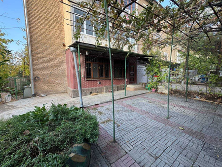 Продаётся 3х комнатная квартира на 1 этаже в центре города