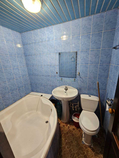 3 xonali 90m² 1-qavat uy sotiladi Ikkilamchi kreditka ham beriladi.