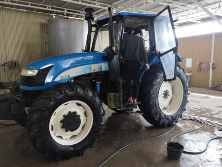 Трактор NEW HOLLAND 130