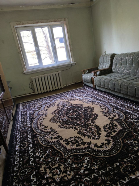 Продам 2ком не дорого 2этаж 2этажки в деревянном доме спутник8