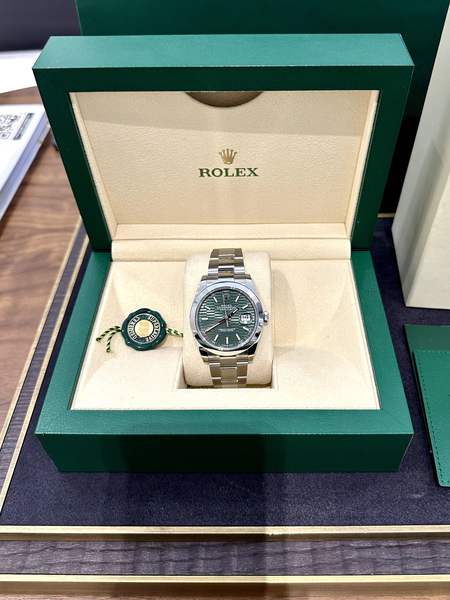 NEW Rolex Datejust 41mm 126300 Green Motif