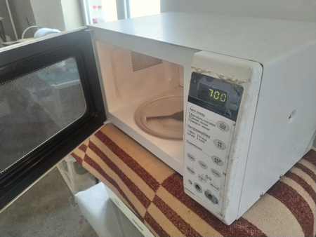 Продам микроволнованную печь