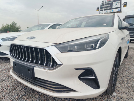 Jac j7 1.5 turbo liftbac nalichida bor oq rangi