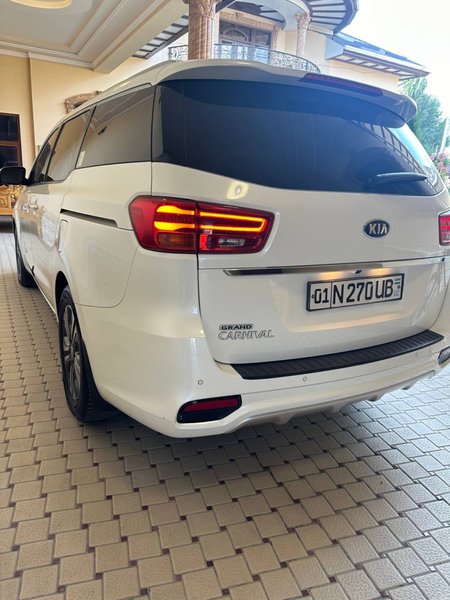 Kia Carnival sotiladi