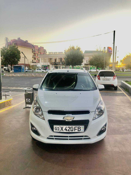 Prodaetsya Chevrolet (SPARK) 4full pozitsiya 2019g beliy 73000 probeg